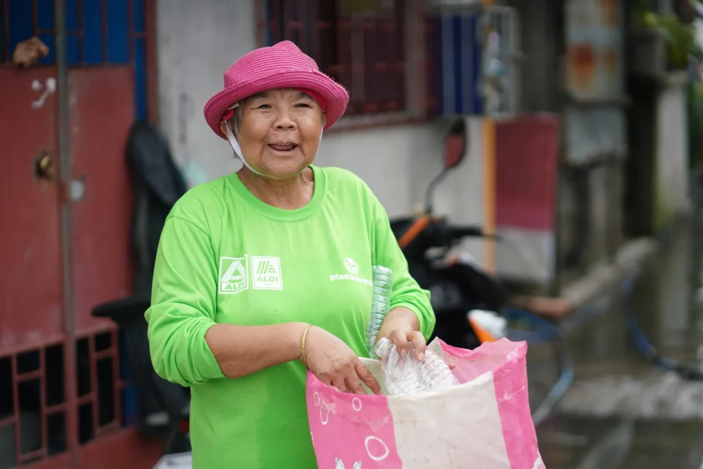 Recover plastic in Manila | Plastic Bank